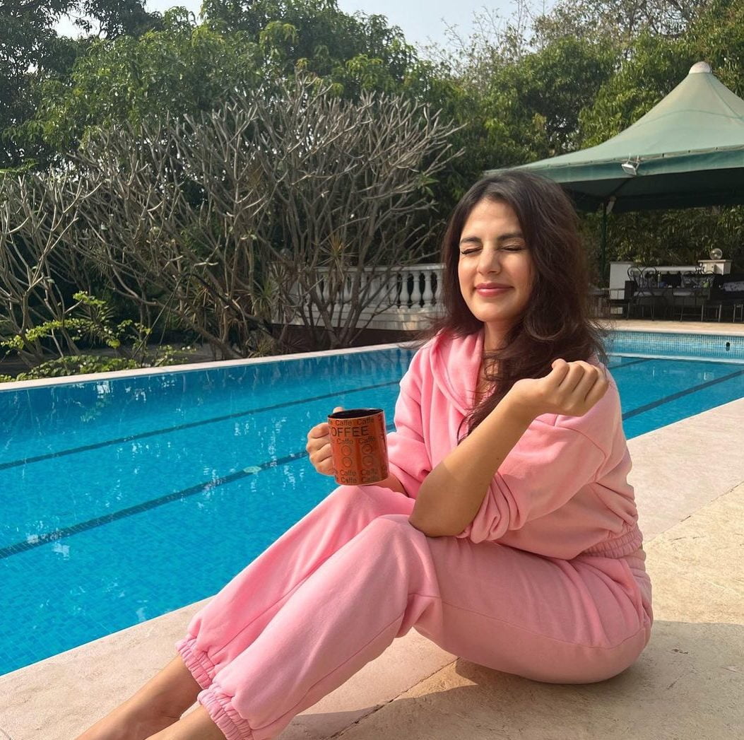 Rhea Chakraborty Career, Shows, Figure, Relation, Net Worth, Biography